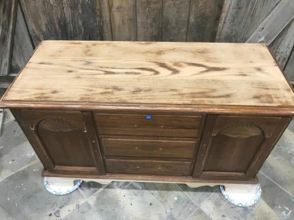 How to Give Your Lane Cedar Chest a Fabulous Farmhouse Finish