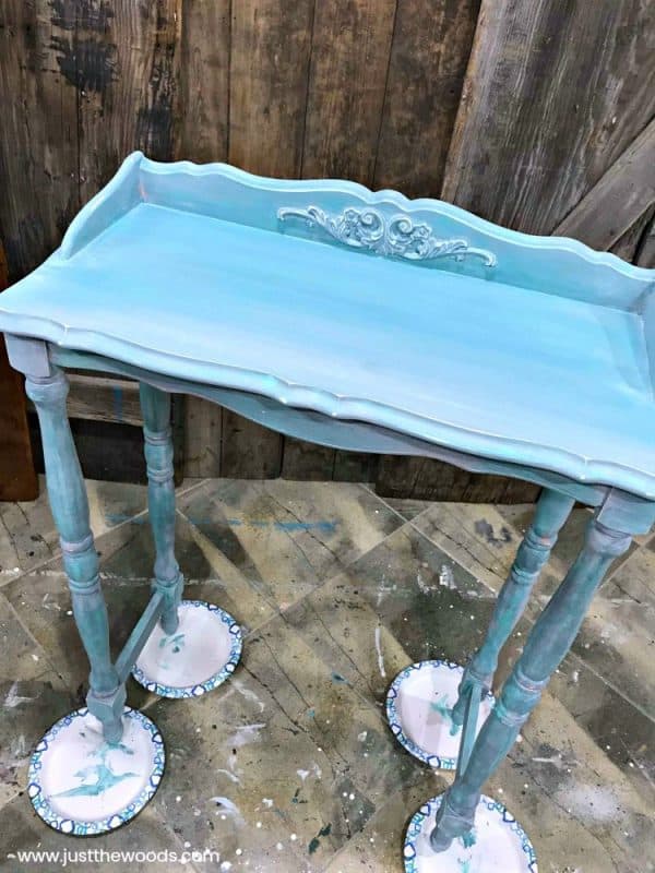 How to Paint Beachy Furniture for a Beautiful Coastal Look