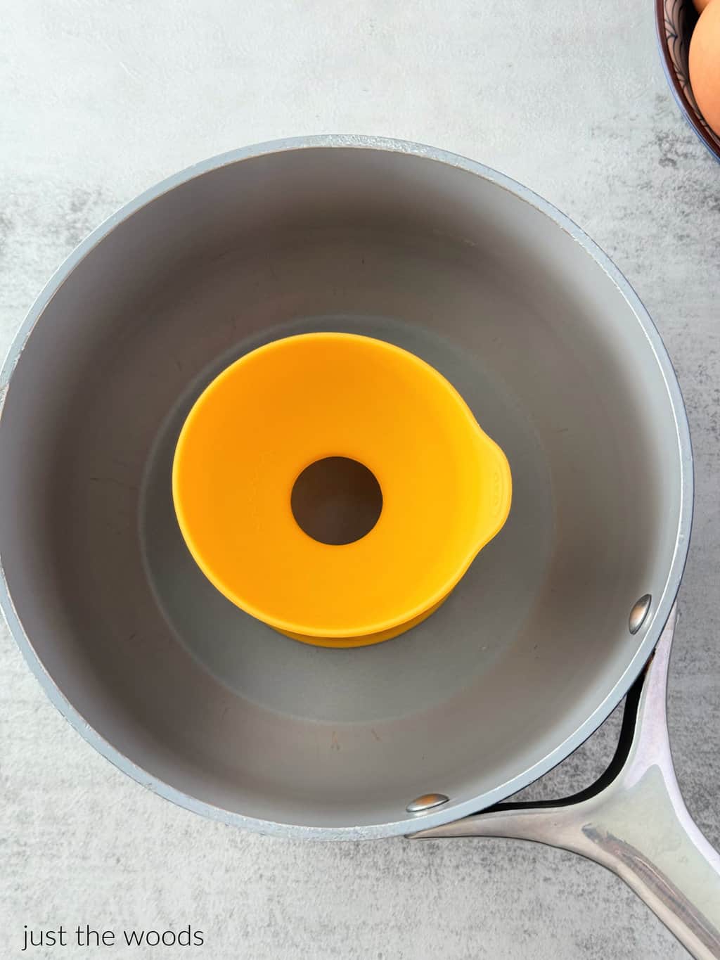 How to Poach an Egg in a Poacher for Perfect Eggs