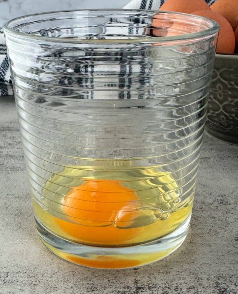 Microwave Poached Eggs in a Cup the Easy Way
