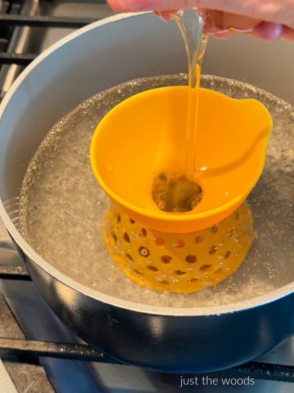 How to Poach an Egg in a Poacher for Perfect Eggs