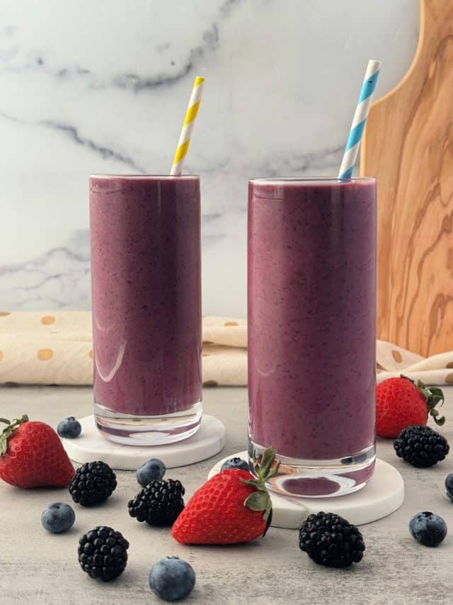 How to Make a Healthy Mixed Berry Protein Smoothie