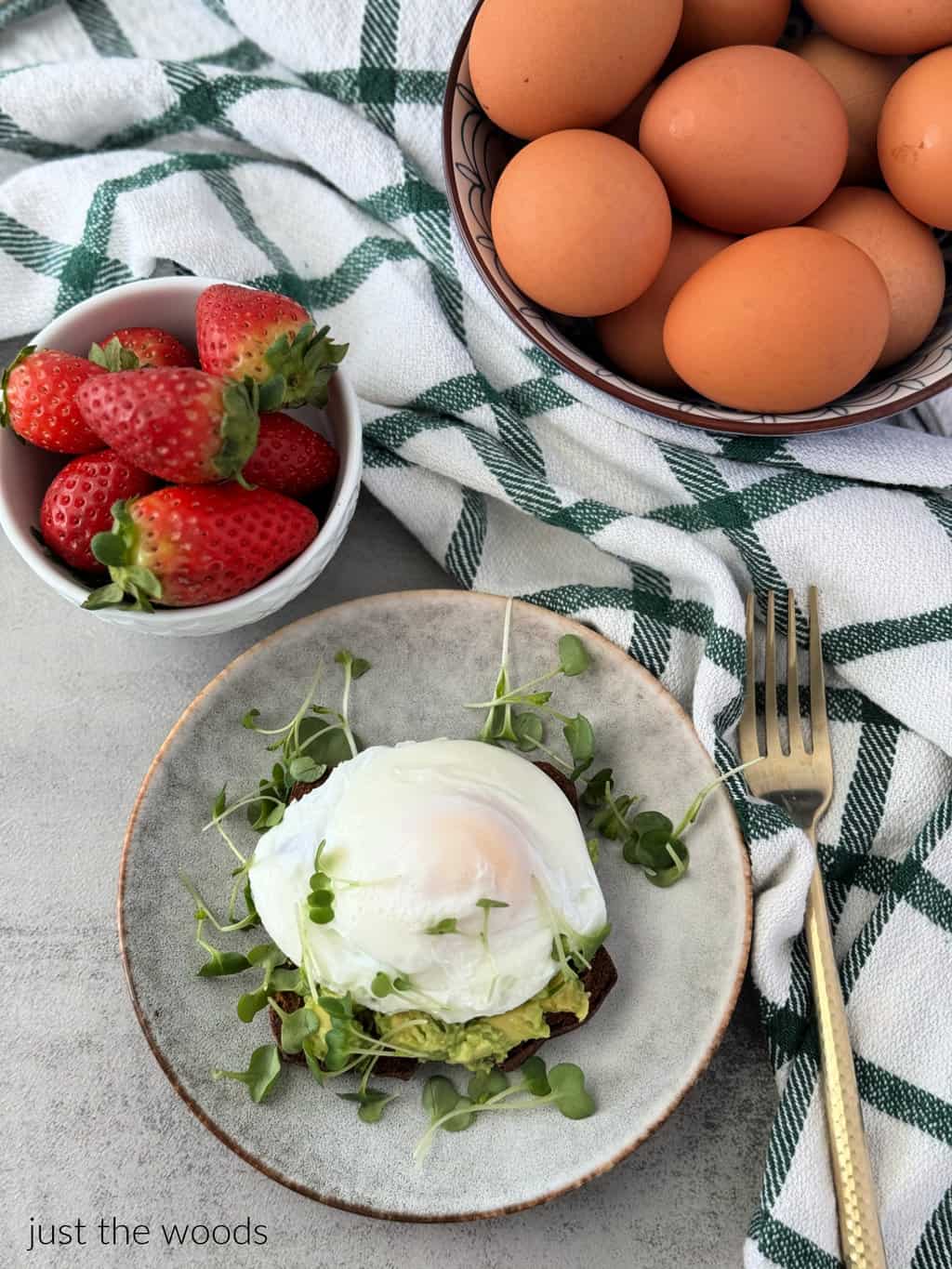 How to Poach an Egg in a Poacher for Perfect Eggs