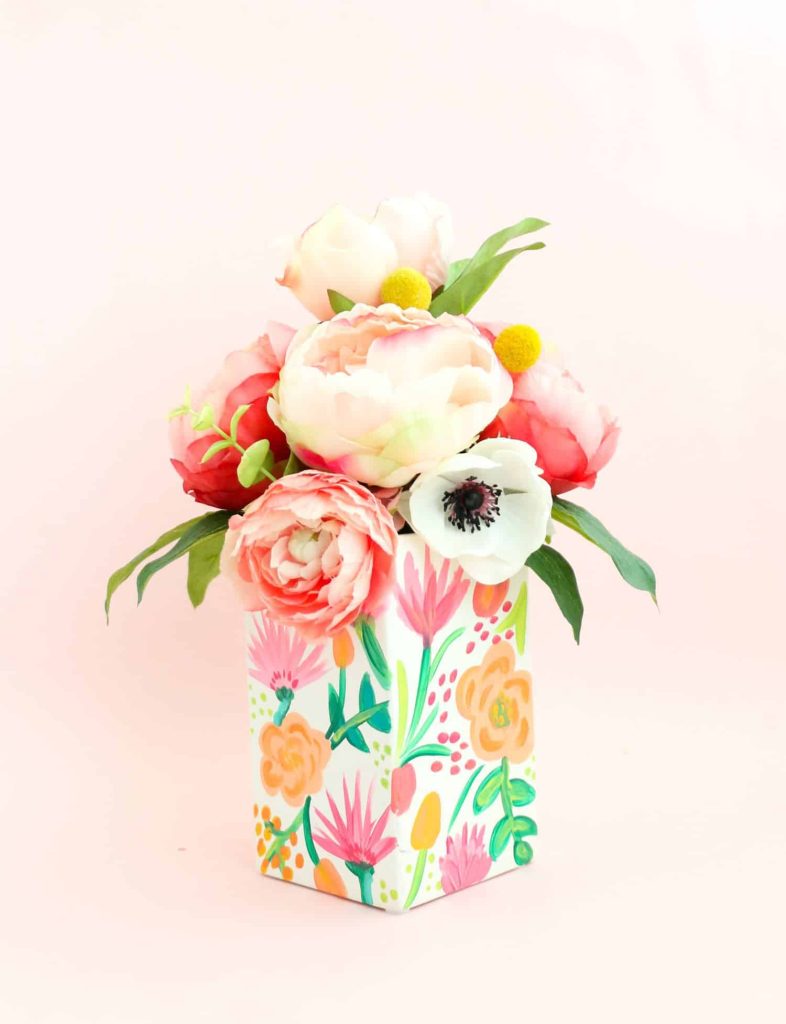 20 Creative DIY Vases for Decorating your Home on a Budget