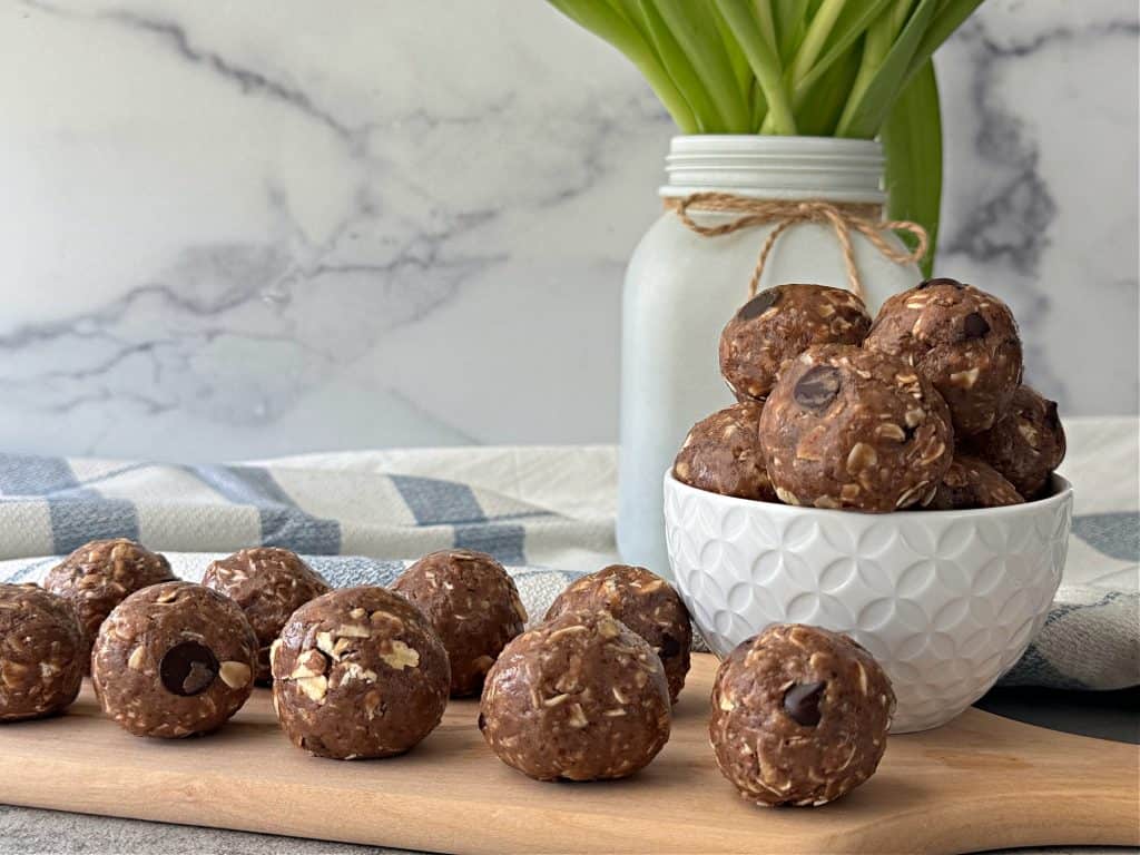 30+ Easy Healthy Protein Balls and Snack Bites