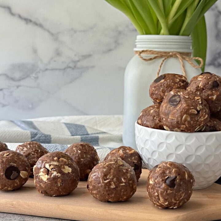 Chocolate Protein Energy Balls with Peanut Butter