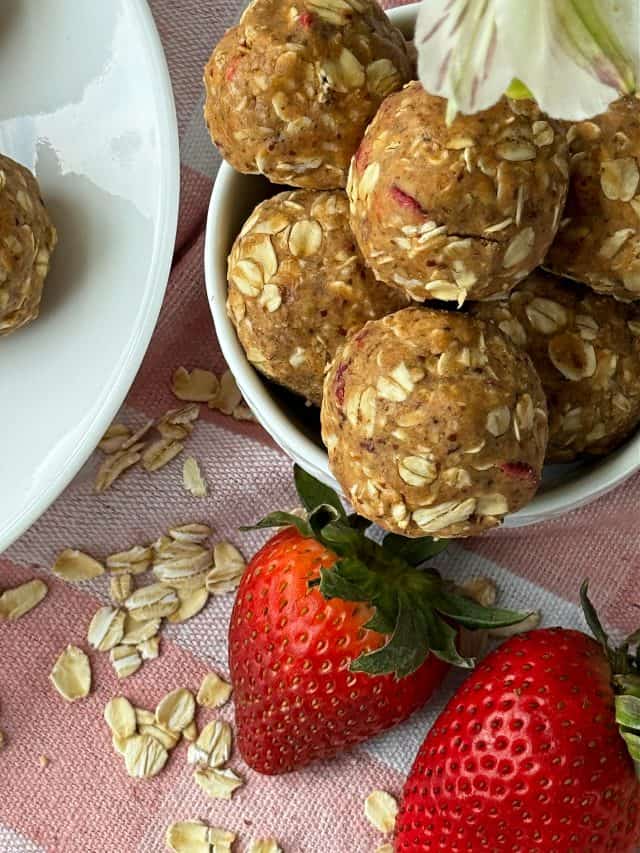 Oat Protein Ball Recipe with Peanut Butter and Oats