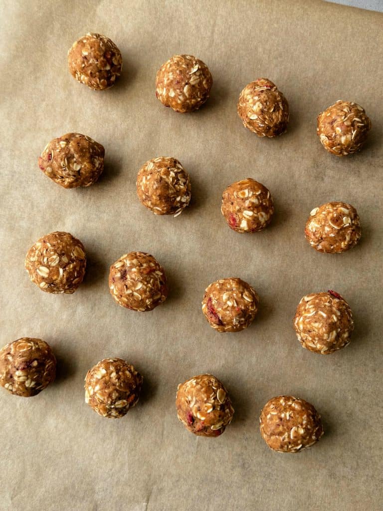 Oat Protein Ball Recipe with Peanut Butter and Oats